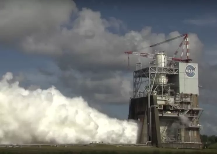 Bekijk NASA-test Vuur 's werelds krachtigste raket ooit gemaakt in al zijn glorie