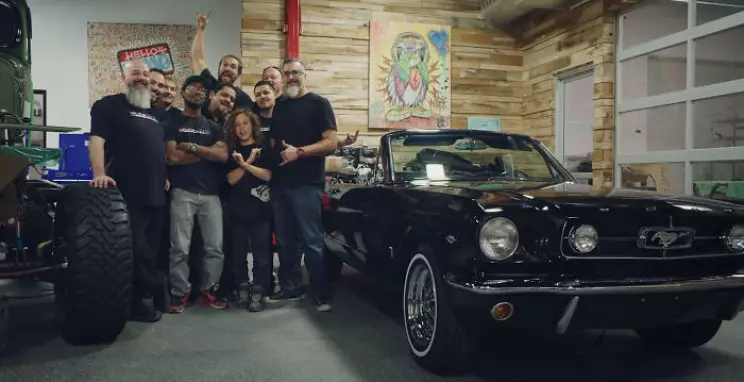 Jason Momoa 1965 Ford Mustang, Otomobîla Wê ya Yekem, Jinê Vegerîne