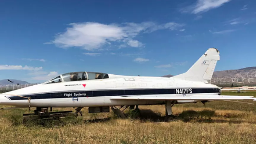 To 'flybare' kampfly fra den kolde krig er på auktion