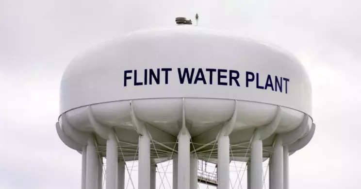 Michigan paga 600 milions de dòlars als supervivents de la crisi de l'aigua de Flint