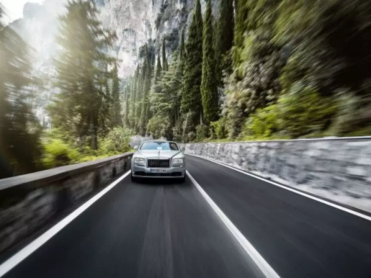 Rolls Royce Tiżvela Dawn Silver Bullet Ultra-Esklussiv