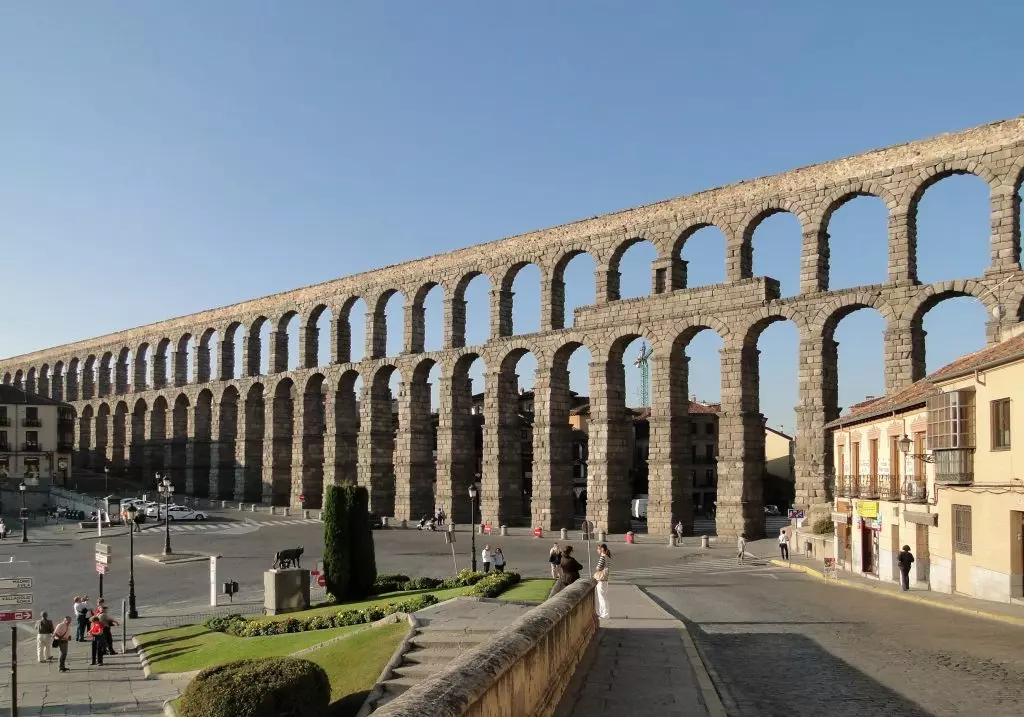 aqueduct_of_segovia