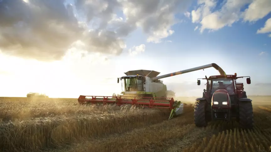 I giganteschi veicoli agricoli di oggi minacciano il 20% dei terreni coltivati del mondo