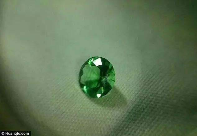 gemstone-nipasẹ-ọti-igo