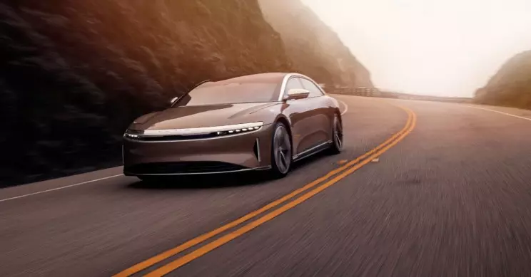 Lucid Motors Lucid Air на дороге