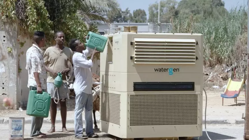 Hierdie masjien produseer drinkwater uit dun lug