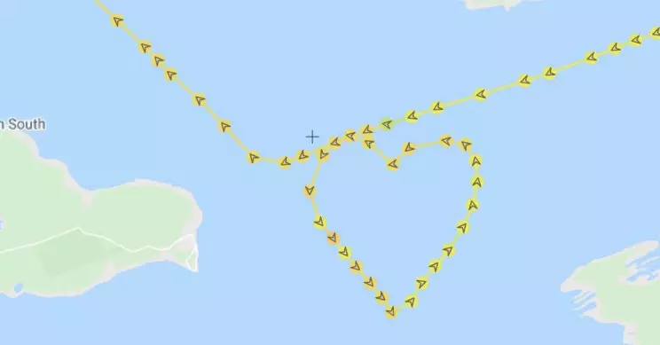 Schip vaart in de vorm van een hart om Nova Scotians te bedanken