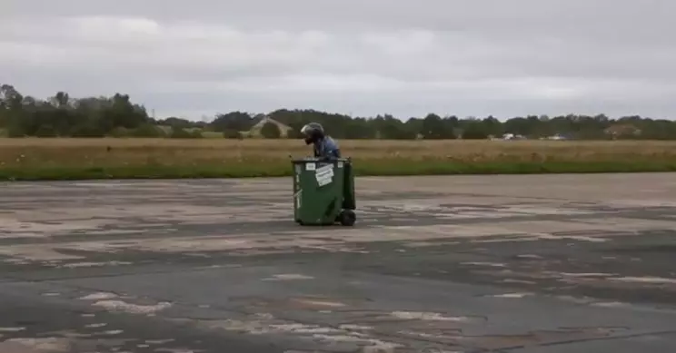 Man Smashes World Record kanggo Tong Sampah paling cepet ing UK, 43 MPH