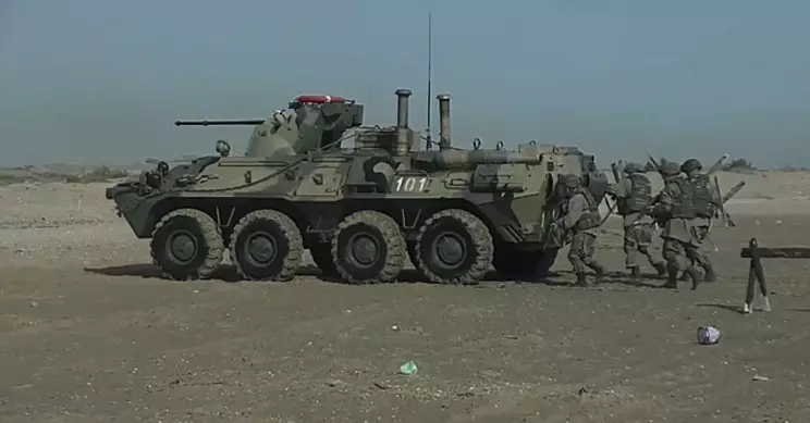 BTR-82 تړل