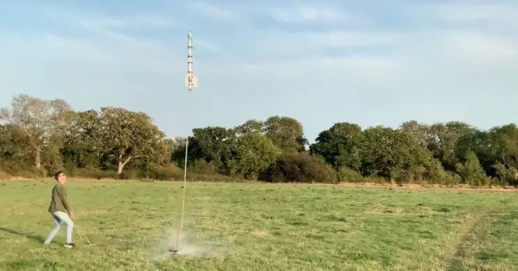دانشجوی مهندسی موشک آب 100 مایل در ساعت پرتاب کرد