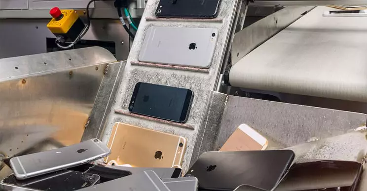 Apple iesūdz tiesā otrreizējās pārstrādes partneri par it kā vairāk nekā 100 000 ierīču tālākpārdošanu