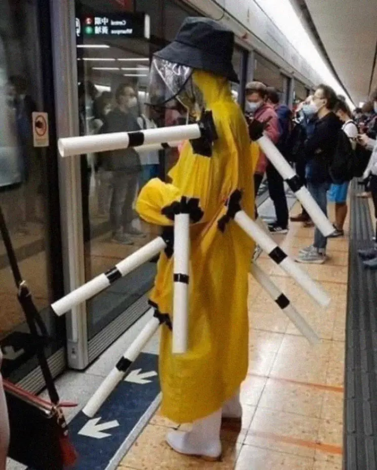 Pazite koju masku nosite u podzemnoj željeznici