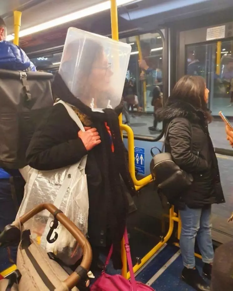 Var försiktig med vilken mask du bär på tunnelbanan