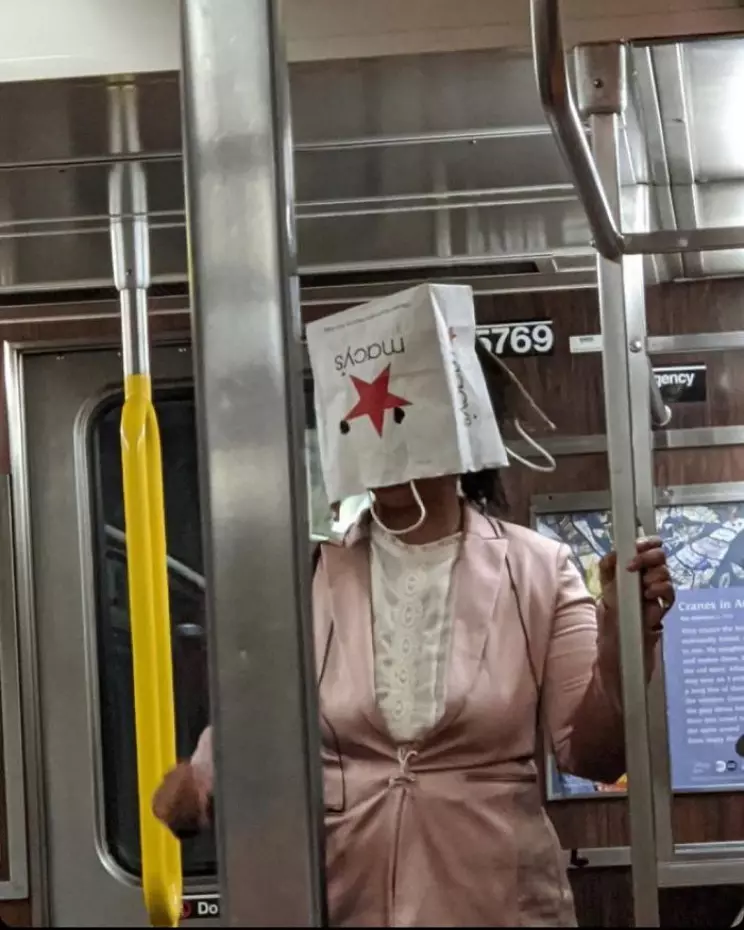 Внимавајте која маска ја носите во метрото