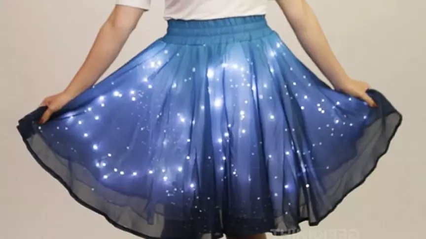 Pfeka Husiku Hwako Hune Nyeredzi neIyi Skirt ye LED