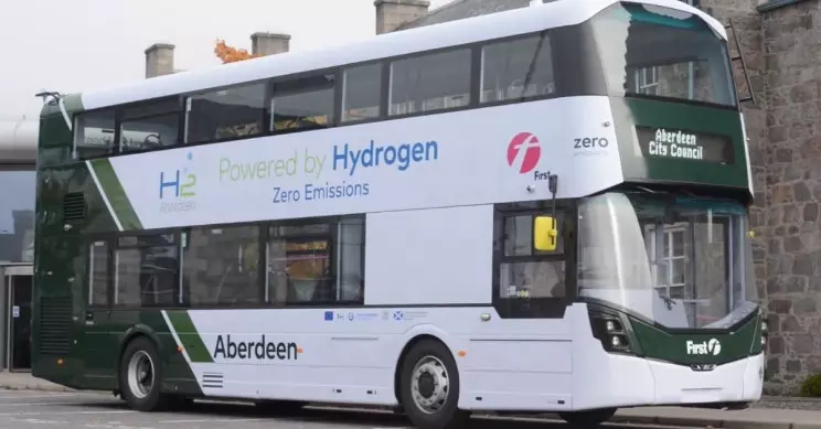 Mabasi Oyamba Padziko Lonse Oyendetsedwa ndi Hydrogen-Powered Double Decker Afika ku Scotland