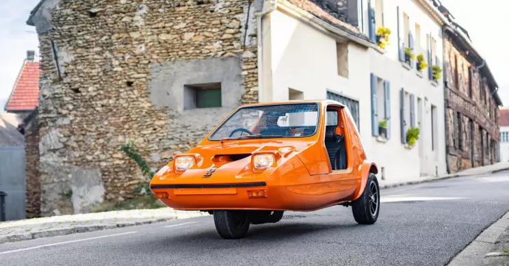 1973 жылы Yamaha R1 қозғалтқышы бар Three-Wheeler Bond Bug аукционға қойылды