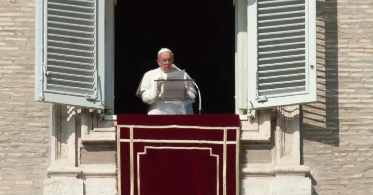 Paus Franciscus bidt dat AI en robotica de mensheid dienen