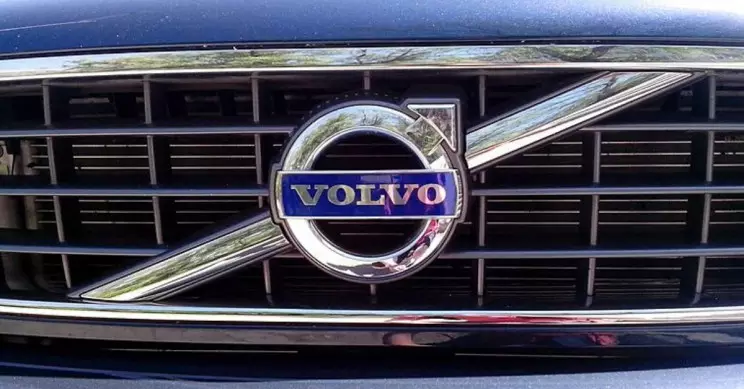 Volvo Faamanatu Ta'avale 54,000 Ina ua Maliu le Aveta'avale Ona o Va'a Ea Ea