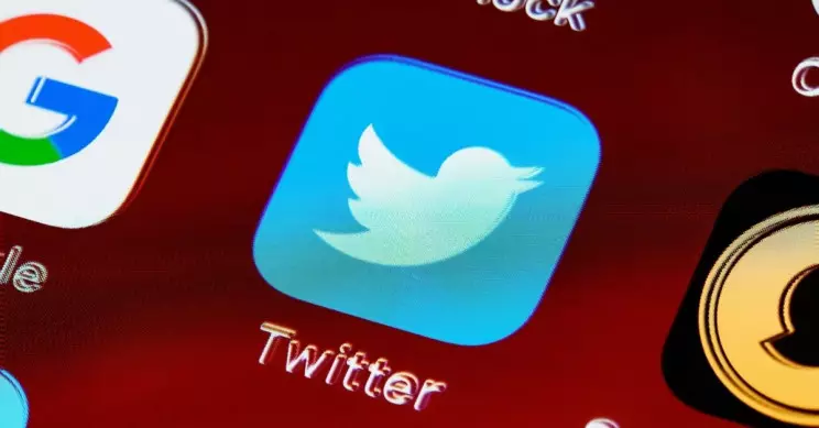 Twitter Lanĉas Rakontojn-Kiel 'Flotoj',' Memforigantaj Tweets, Tutmonde