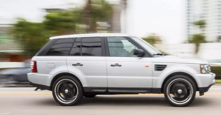 Twee 'Vermiste' kinders gevind wat ouers se Range Rover op 'n Joyride neem