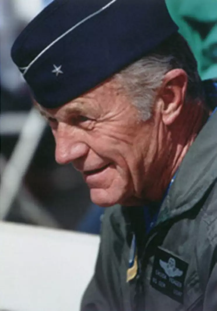 Chuck Yeager em 2000