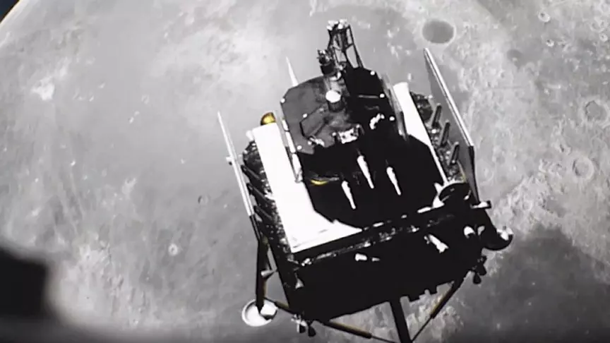 चीनने पृथ्वीवर चंद्राच्या खडकांवर उतरवले, ४० वर्षांतील पहिले सॅम्पल रिटर्न मिशन