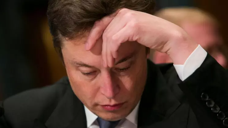 Elon Musk กล่าวว่าข้อตกลง Twitter 'ถูกระงับชั่วคราว'