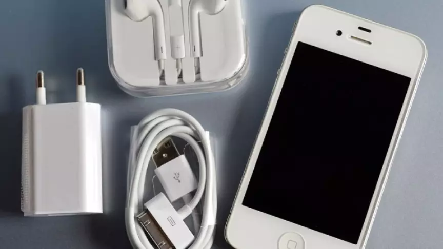 Boqolkiiba 99 Chargers iPhone Been Abuur ah ayaa Fashilmay Badbaadada Aasaasiga ah, Warbixinada Daraasada