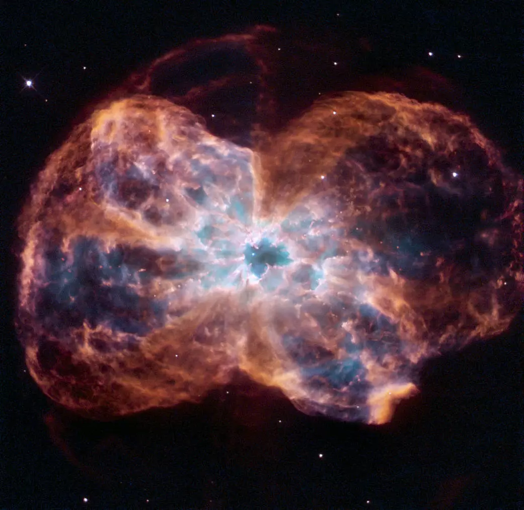 Šis NGC 2440 attēls parāda krāsainību