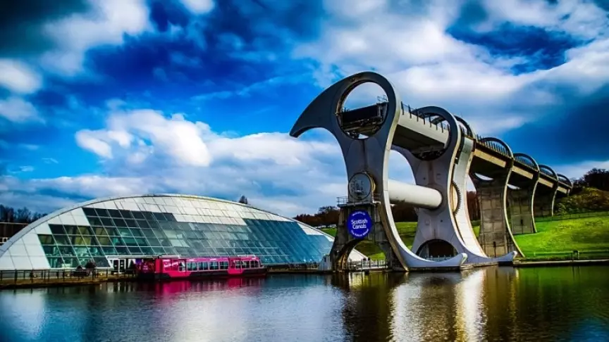 Kufamba Yakazara Denderedzwa neiyo Falkirk Wheel