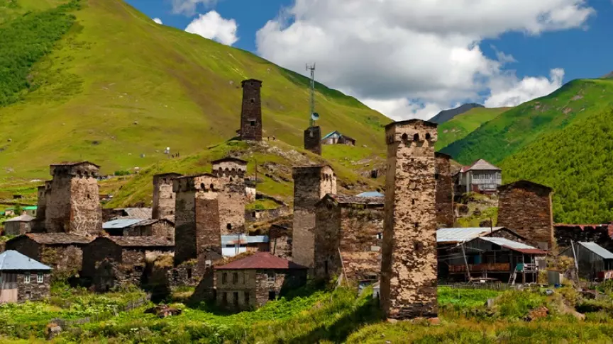 برج های سوانتی: تاج مرتفع ترین روستای اروپا