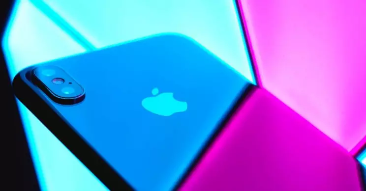 Väidetavalt arendab Apple kokkupandavat iPhone'i ekraani prototüüpi