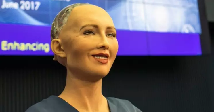 “Sophia Robot Makers” -iň köpçülikleýin rollout meýilnamasynyň signallary robotda ýokarlanýar