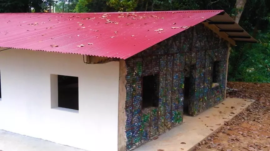 Plastic Bottle Village sa Panama: usa ka Eco-Residential Community