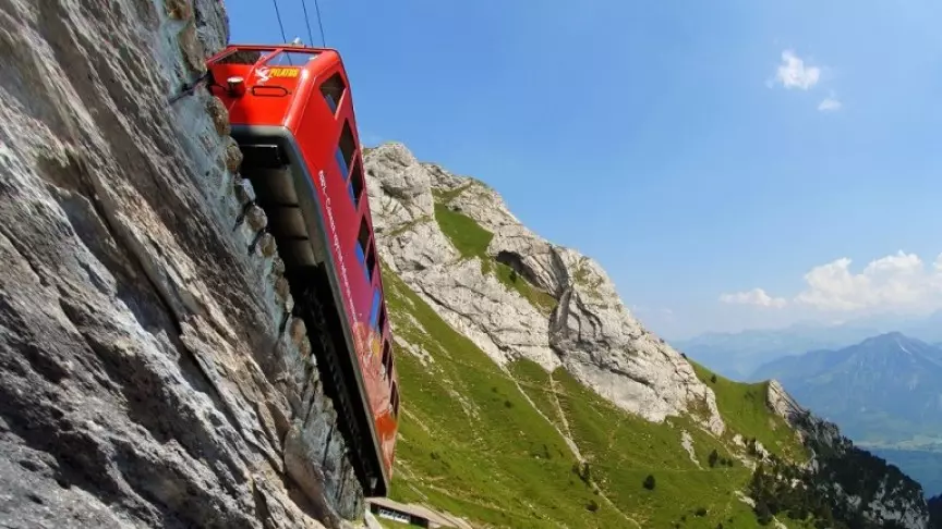 Descubre el tren cremallera más empinado del mundo