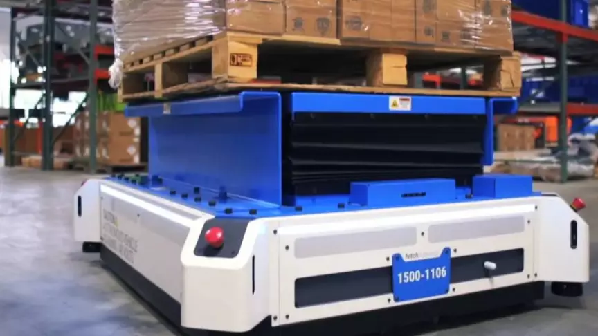 Нов робот за автономно складиште се обидува да ги предизвика вилушкари