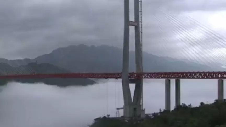 Die höchste Brücke der Welt in China ist verkehrsbereit