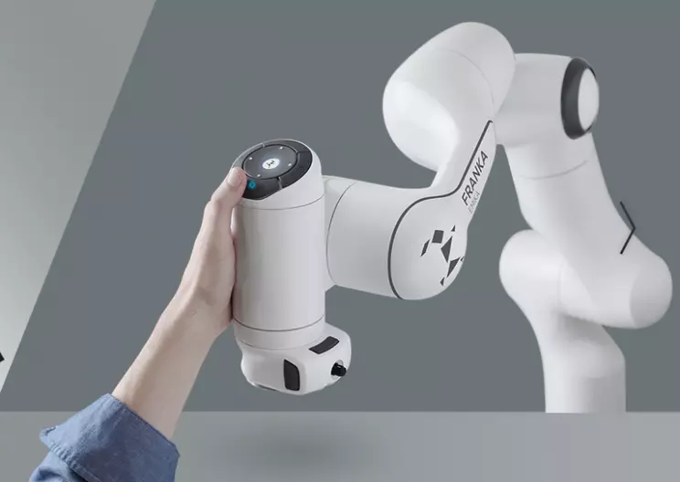 Franka Emika: Un robot care se poate replica singur