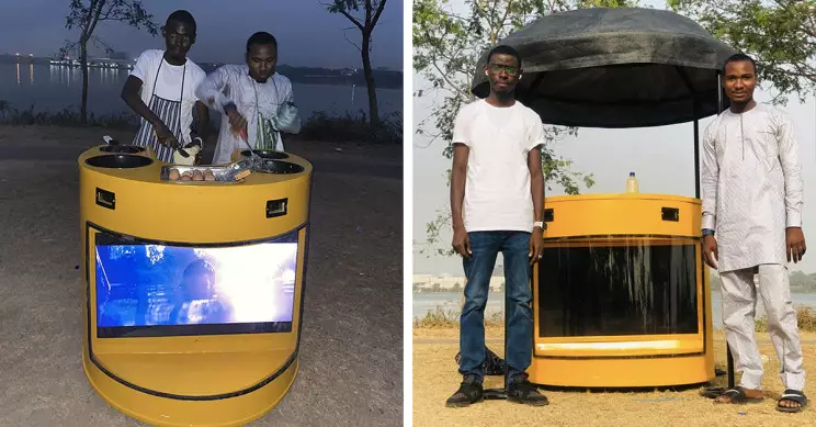 Young Inventor Designs Solar-Powered Kiosk los pab cov neeg muag khoom hauv zos