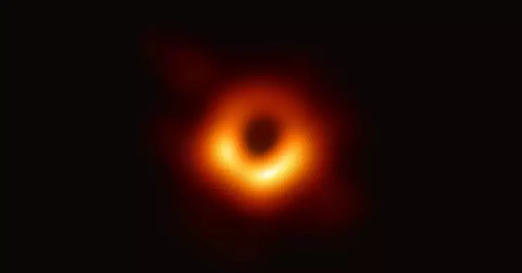 Sida Telescope Event Horizon uu u sawiro godadka madow