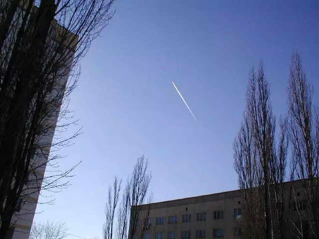 Ինչու են որոշ ինքնաթիռներ երկնքում հետքեր թողնում: