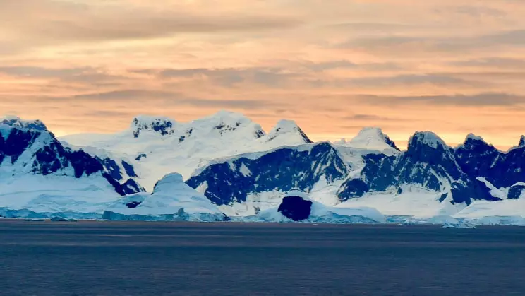 Dikonfirmasi: Antartika Dihantam oleh Sebongkah Antimateri yang Kuat