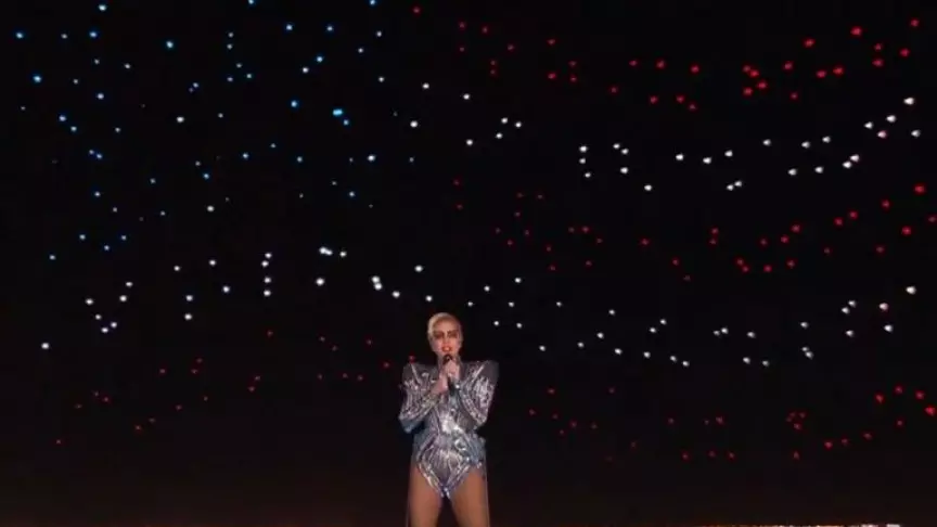 Drone Show-ek fokua lapurtzen du Lady Gagaren Super Bowl-en emanaldian