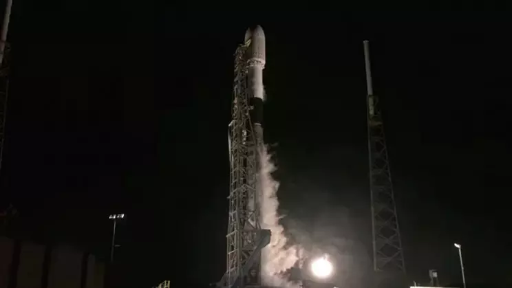 SpaceX tani ka mbi 1300 satelitë Starlink që rrotullohen rreth Tokës