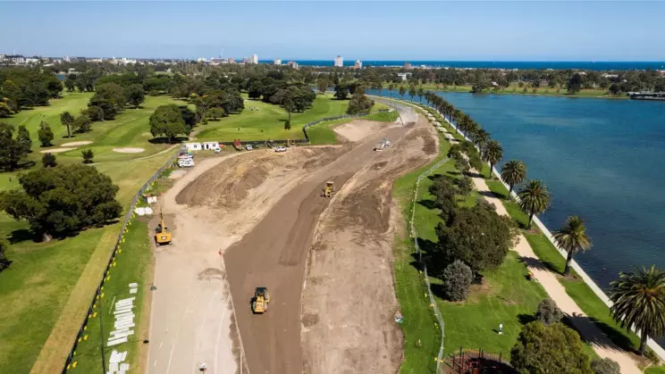 Formula 1 nopeutui juuri Melbournen Albert Park Circuit -radalla