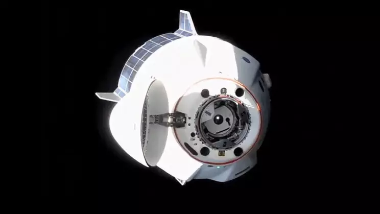 SpaceX Crew Dragon Capsule skiptist í nýja höfn hjá ISS