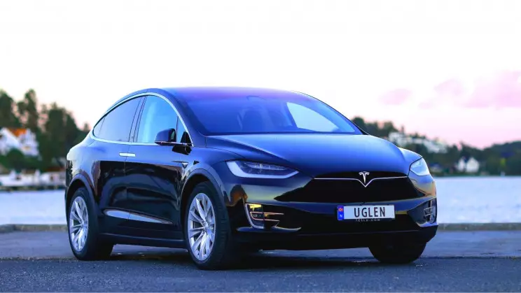 Tesla Dili Malipayon Sa Germany