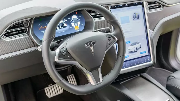Elon Musk Membantah Autopilot untuk Disalahkan dalam Kecelakaan Fatal Tesla Texas