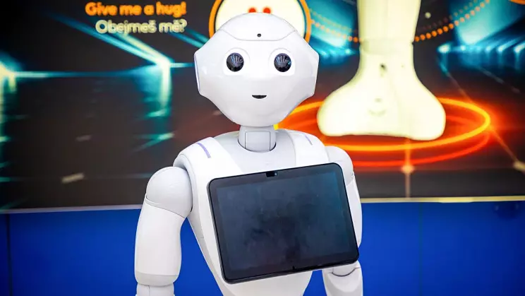 Pepper Robot izraža svoje 'notranje misli' za povečanje zaupanja uporabnikov